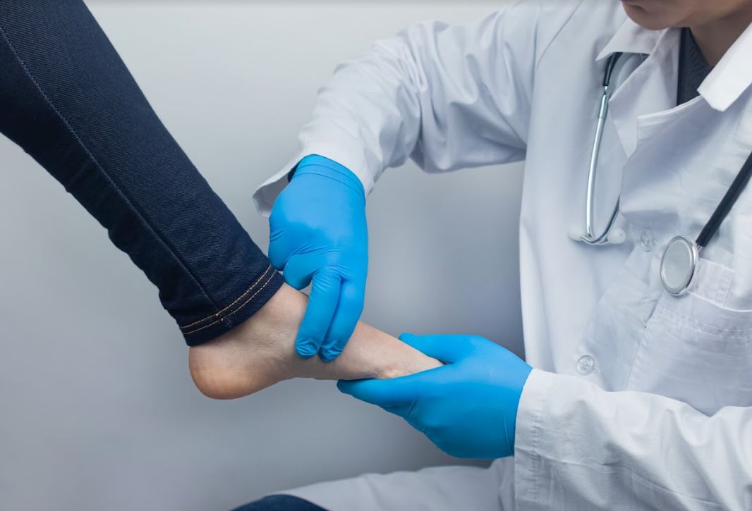 Infected Corn on Foot: Signs and Symptoms of an Infection and How to ...